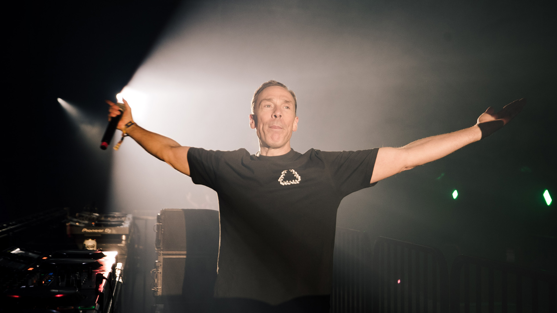 DJ Isaac on Creeds remixing 'Feel So Good' | Hardstyle.com